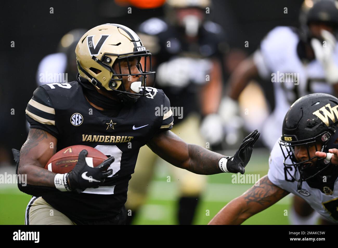 Vanderbilt running back Re'Mahn Davis (2) rushes against Wake Forest ...