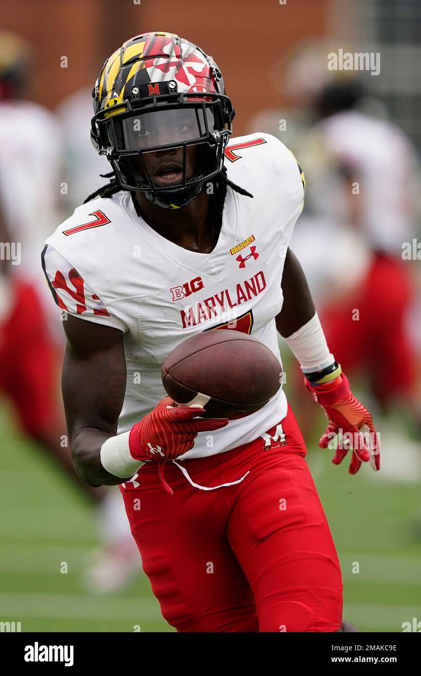 Maryland wide receiver Dontay Demus Jr. warms up before a NCAA college ...