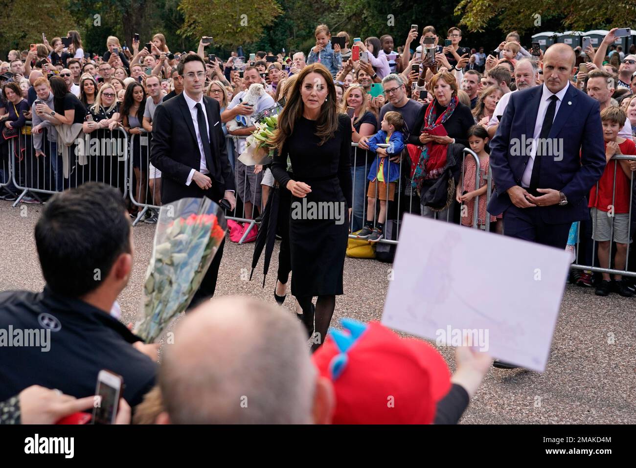 Kate, Princess of Wales greets the crowds after viewing the floral ...