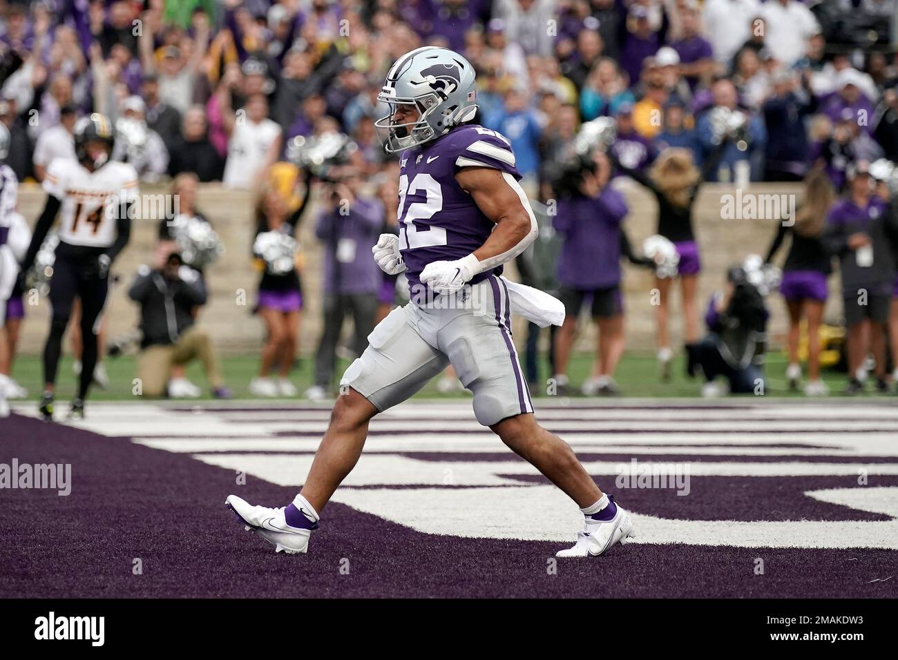 Kansas State running back Deuce Vaughn runs for a touchdown during the ...