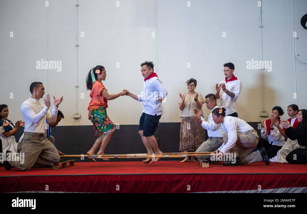 Filipino sailor filipino sailors hi-res stock photography and images ...