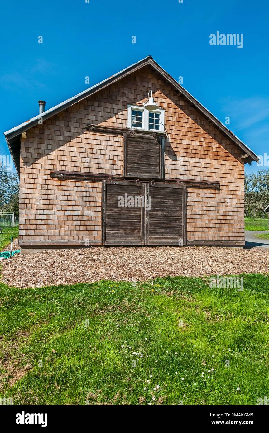 Barn at the Dorris Ranch Park near Springfield, Oregon Stock Photo - Alamy