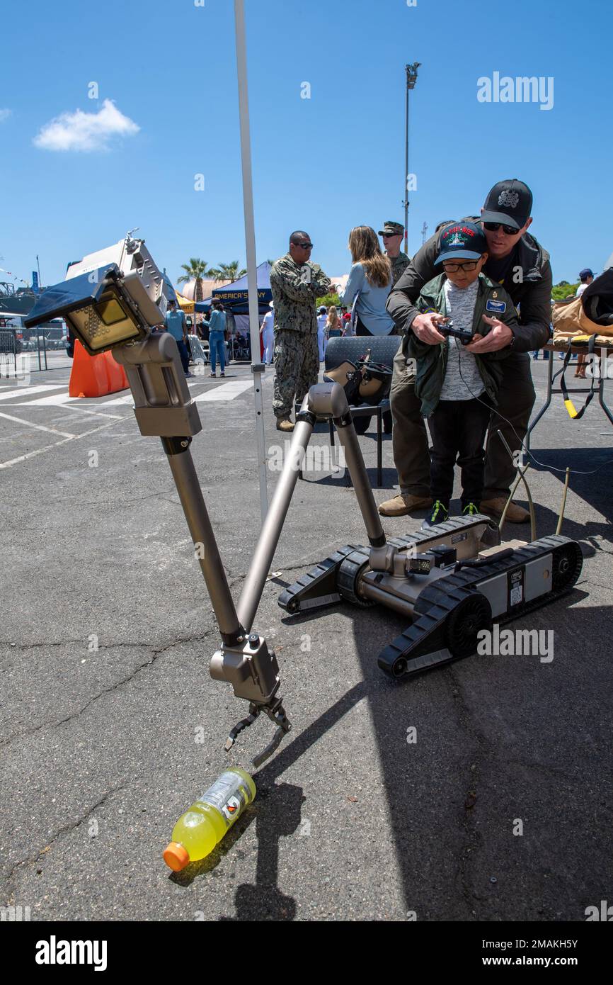 San Pedro, Calif. (May 29, 2022) – Senior Chief Navy Diver Joshua ...