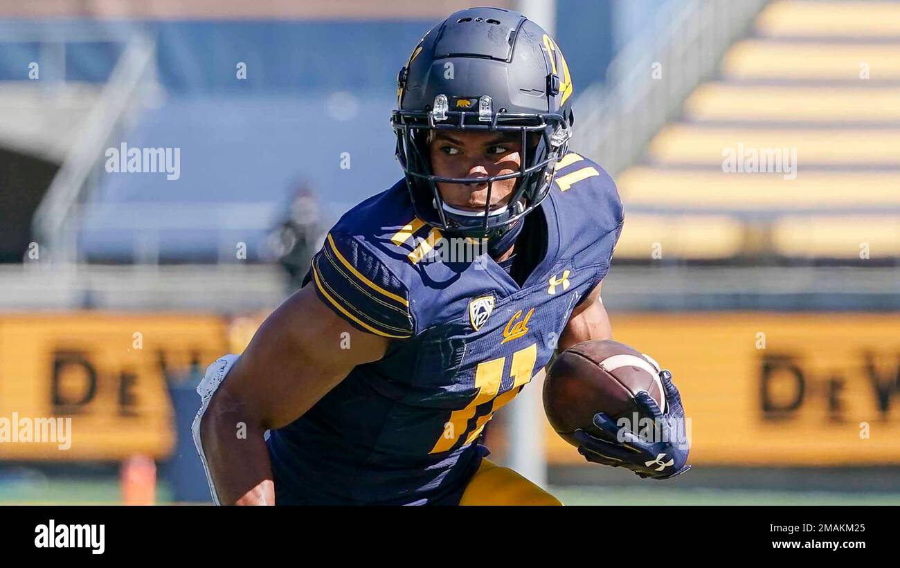 California wide receiver Mavin Anderson runs the ball after catching a ...