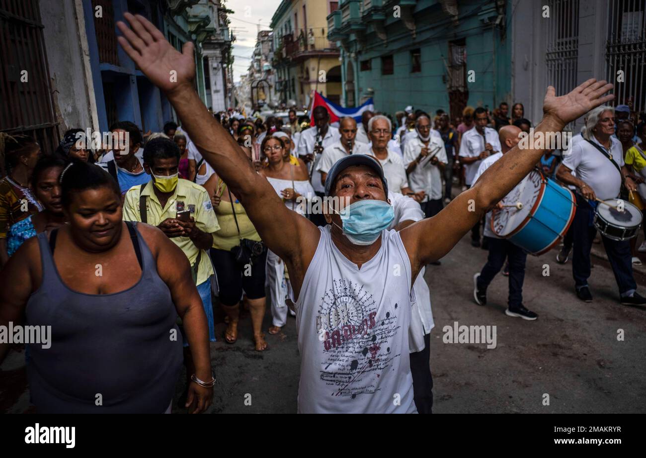 Faithful watch the procession honoring the Virgen de la Caridad del ...