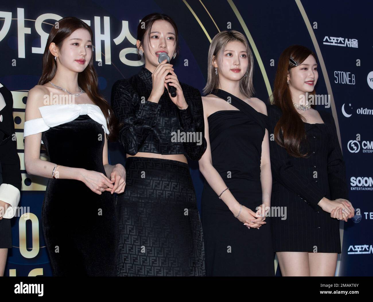 Seoul, South Korea. 19th Jan, 2023. South Korean Wonyoung, Yujin, Liz ...