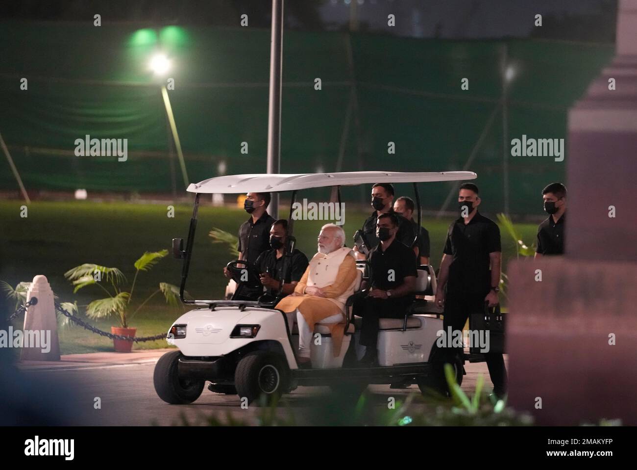 Indian Prime Minister narendra Modi, centre, take a ride of the ...