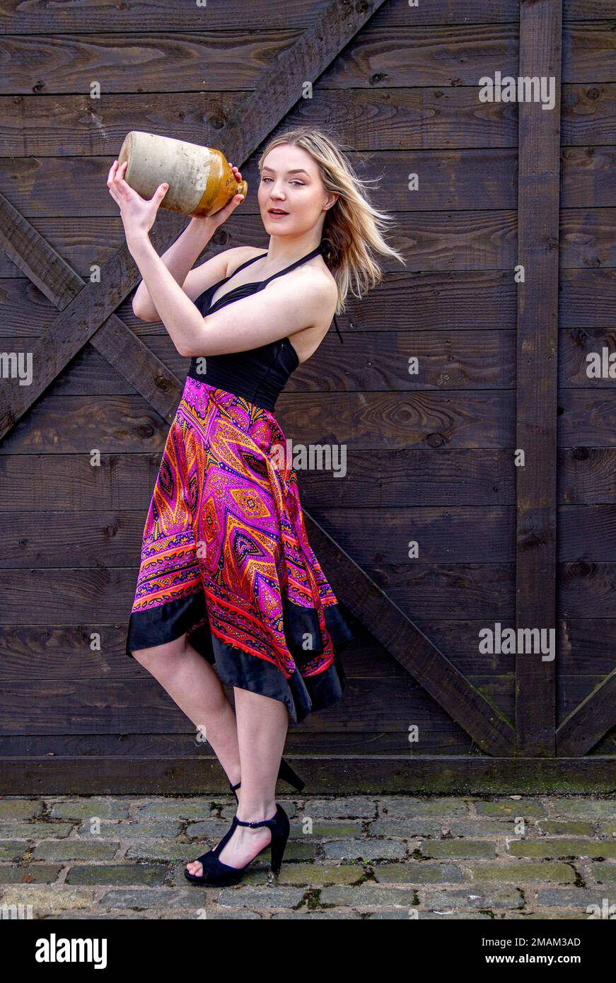 Woman rrs discovery ship dundee hi-res stock photography and images - Alamy