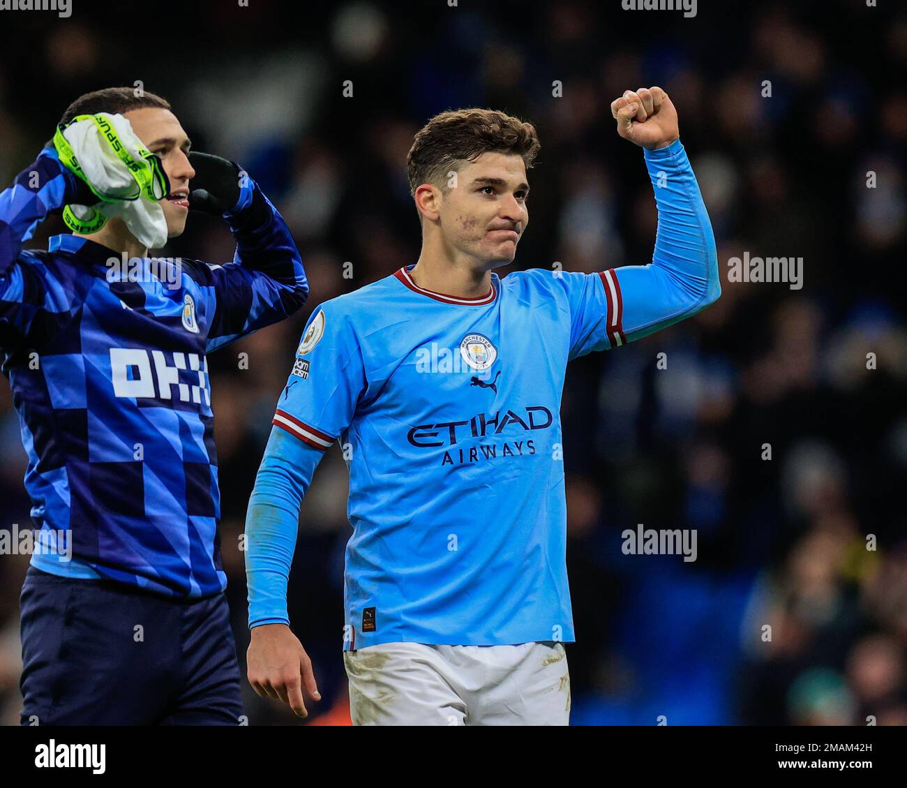 Julián Álvarez #19 of Manchester City celebrate the 4-2 win during the ...