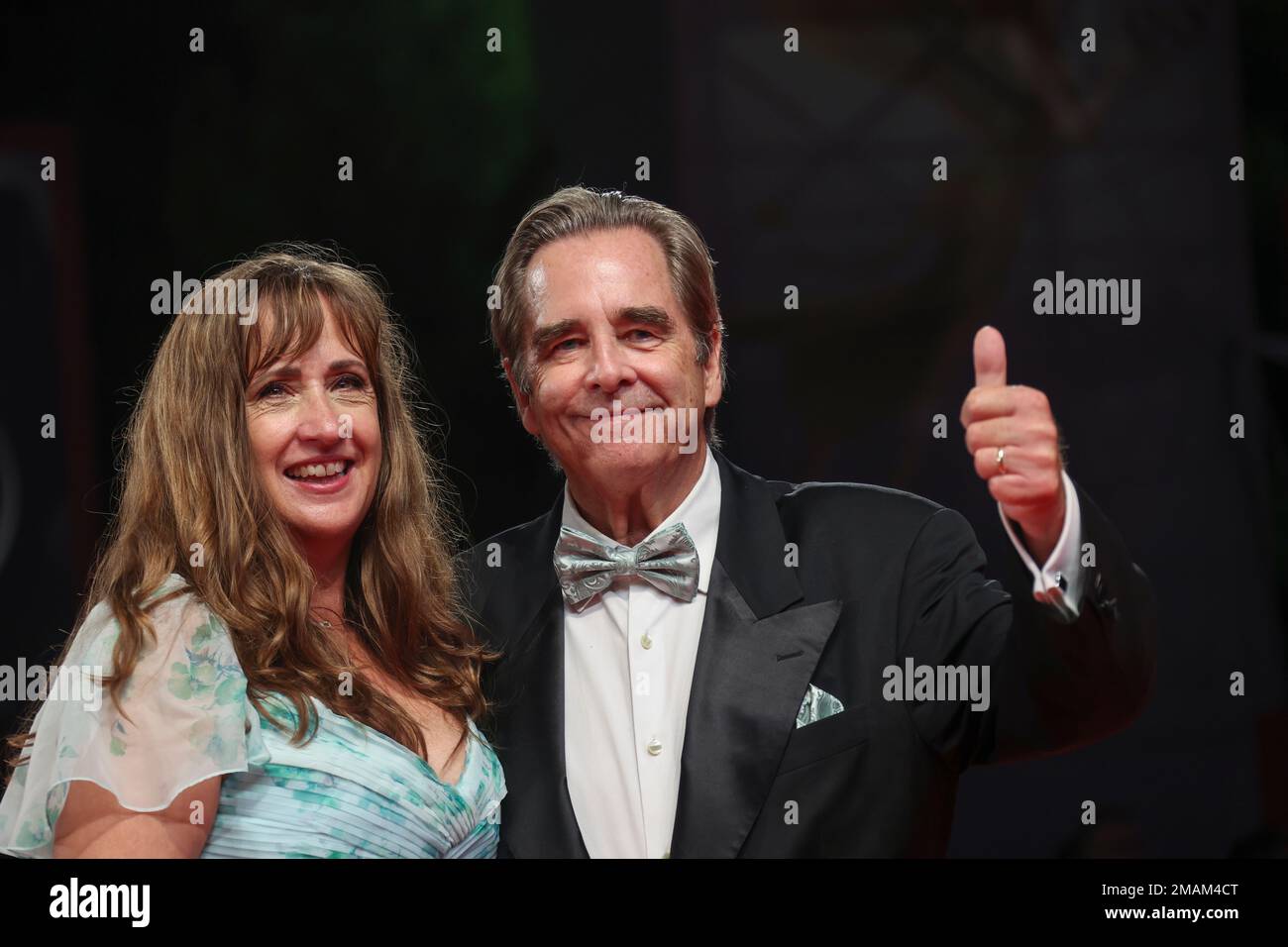 Beau Bridges, right, and Wendy Treece Bridges pose for photographers ...