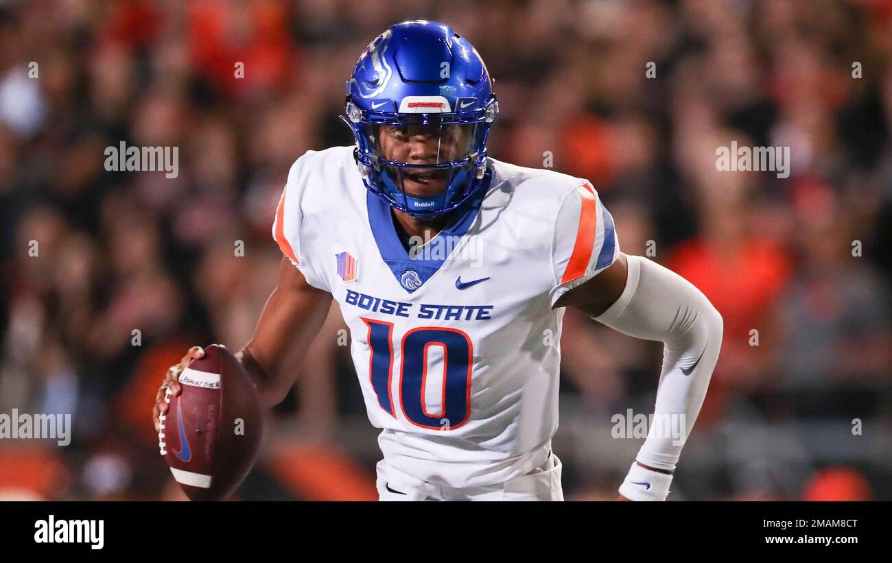 Boise State quarterback Taylen Green (10) plays during the first half ...