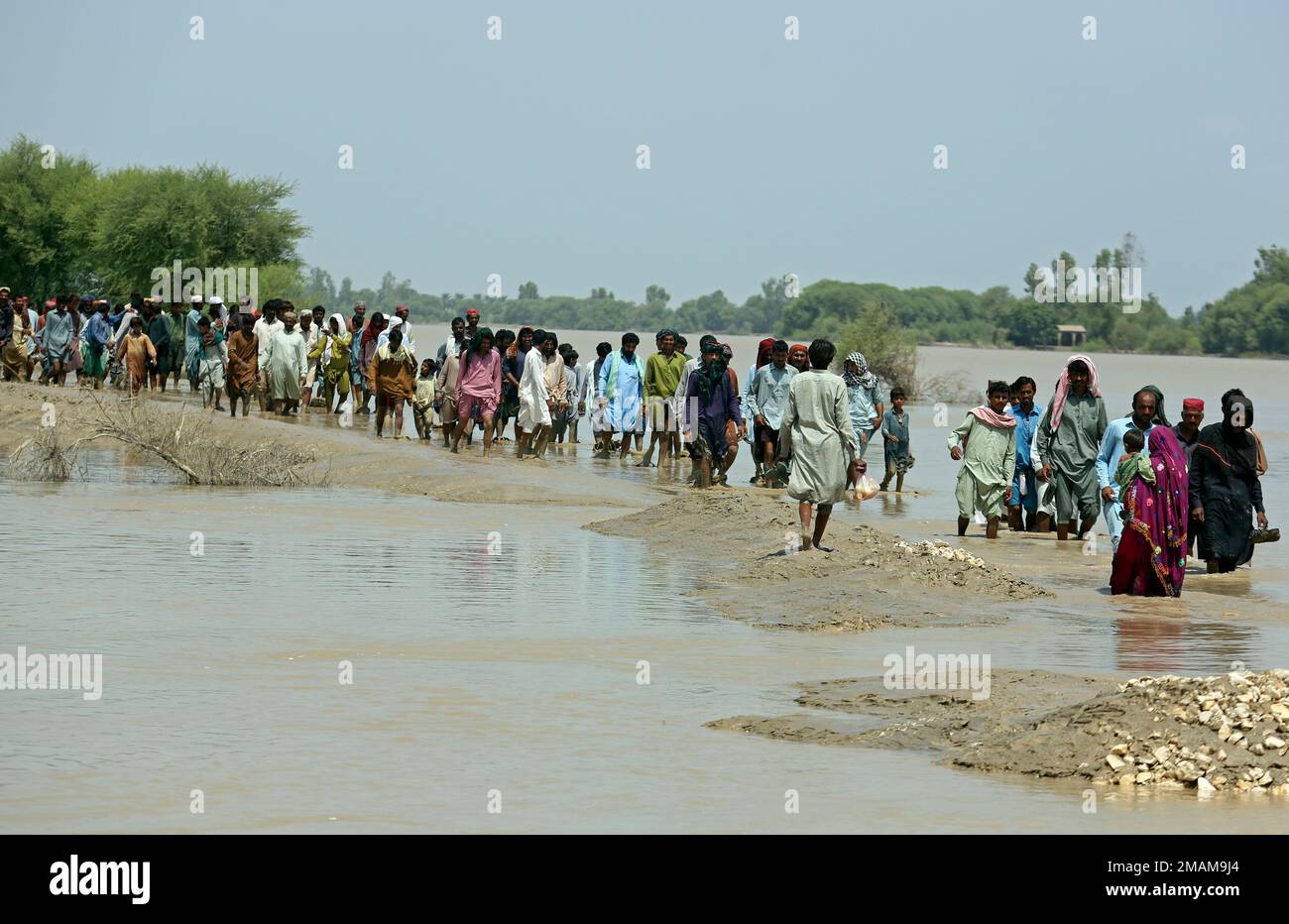 Victims of unprecedented flooding from monsoon rains line up for relief ...