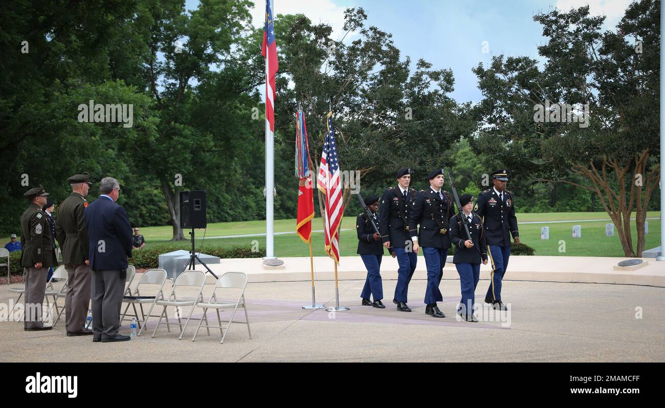 The color guard Soldiers, assigned to the "BattleKings Battalion," 1st ...