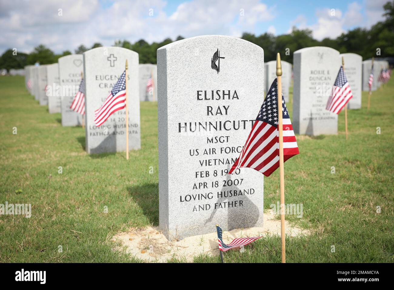 Flags wave on the headstones of fallen Soldiers during a Memorial Day ...