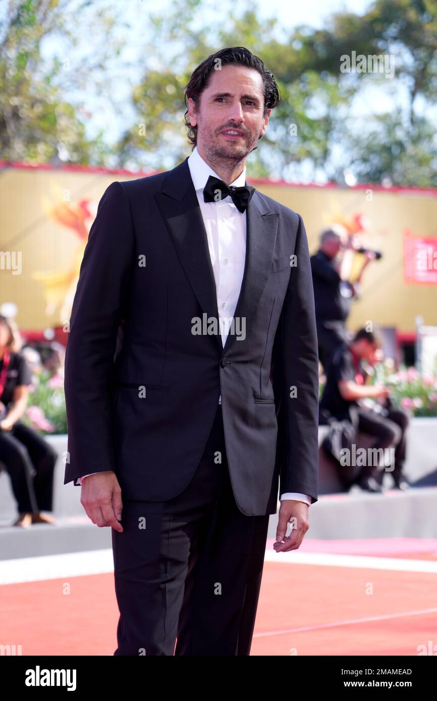 Juan Diego Botto poses for photographers upon arrival at the premiere ...