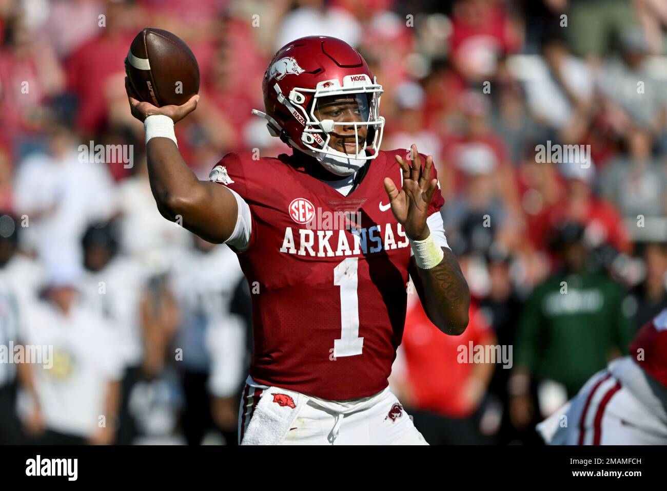 Arkansas quarterback KJ Jefferson (1) throws a pass against Cincinnati ...