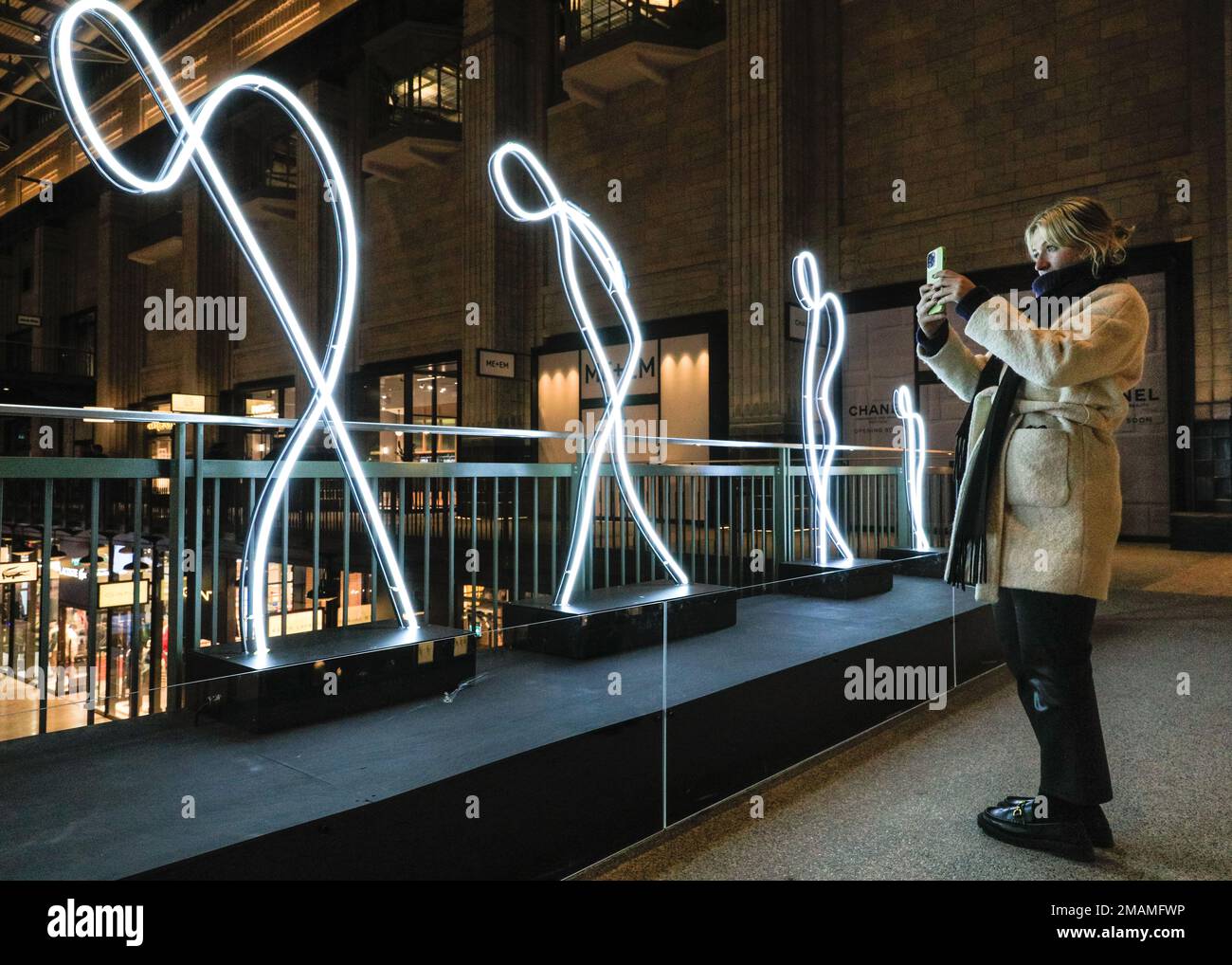 London, UK. 19th Jan, 2023. Festival staff pose with the installation ...