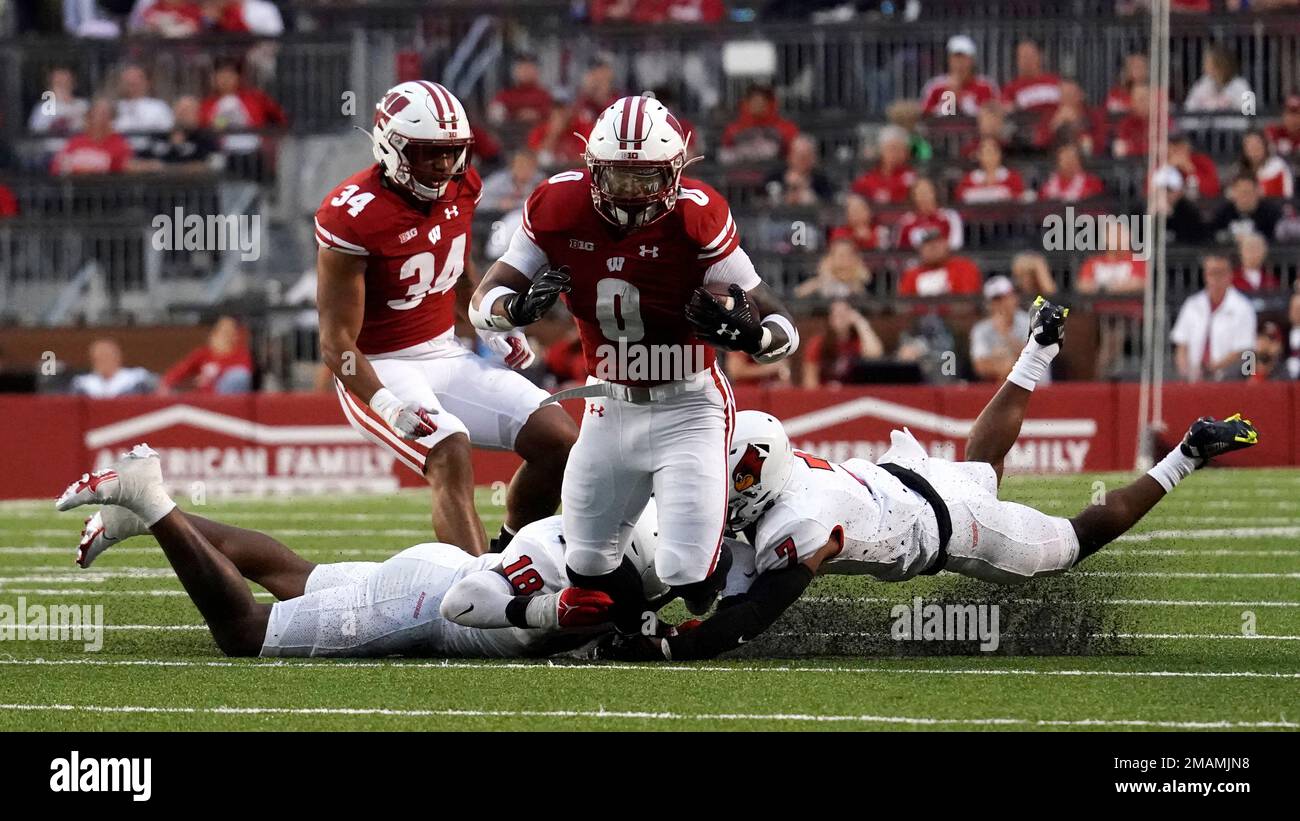 Wisconsin's Braelon Allen (0) runs between Illinois State's Jeremiah ...