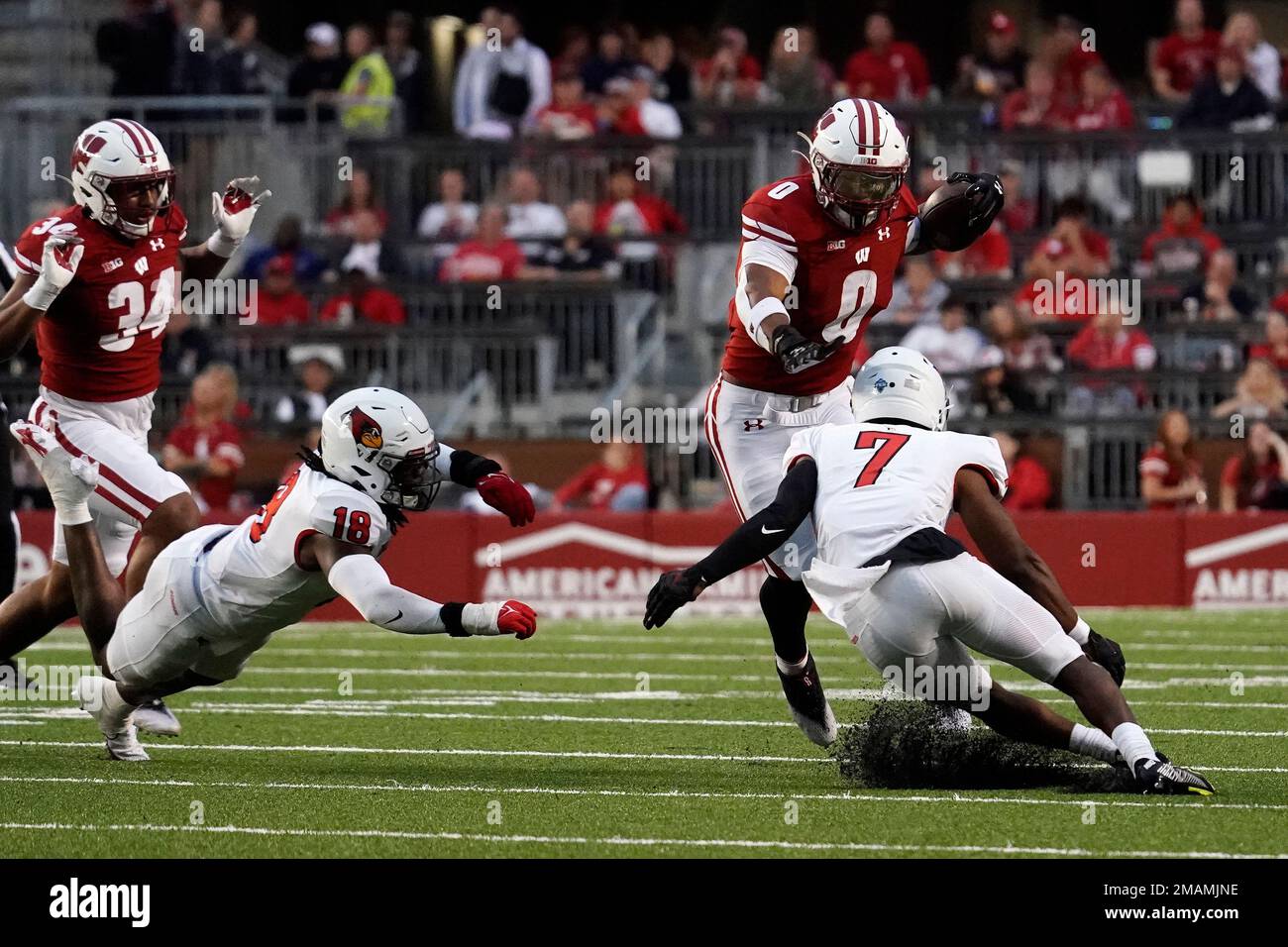 Wisconsin's Braelon Allen (0) runs between Illinois State's Jeremiah ...