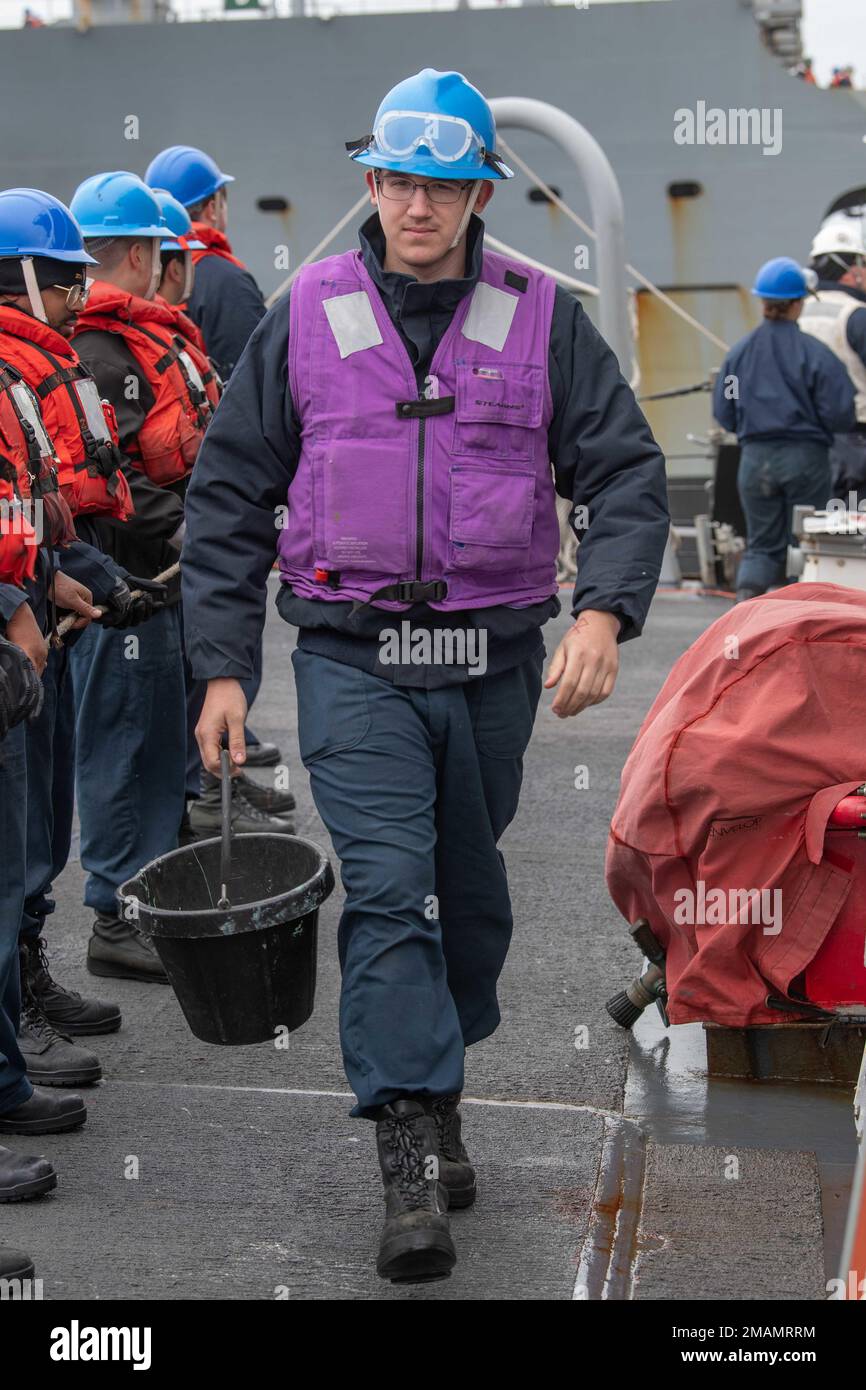 220530-N-VF045-1110 PHILIPPINE SEA (May 30, 2022) Gas Turbine ...