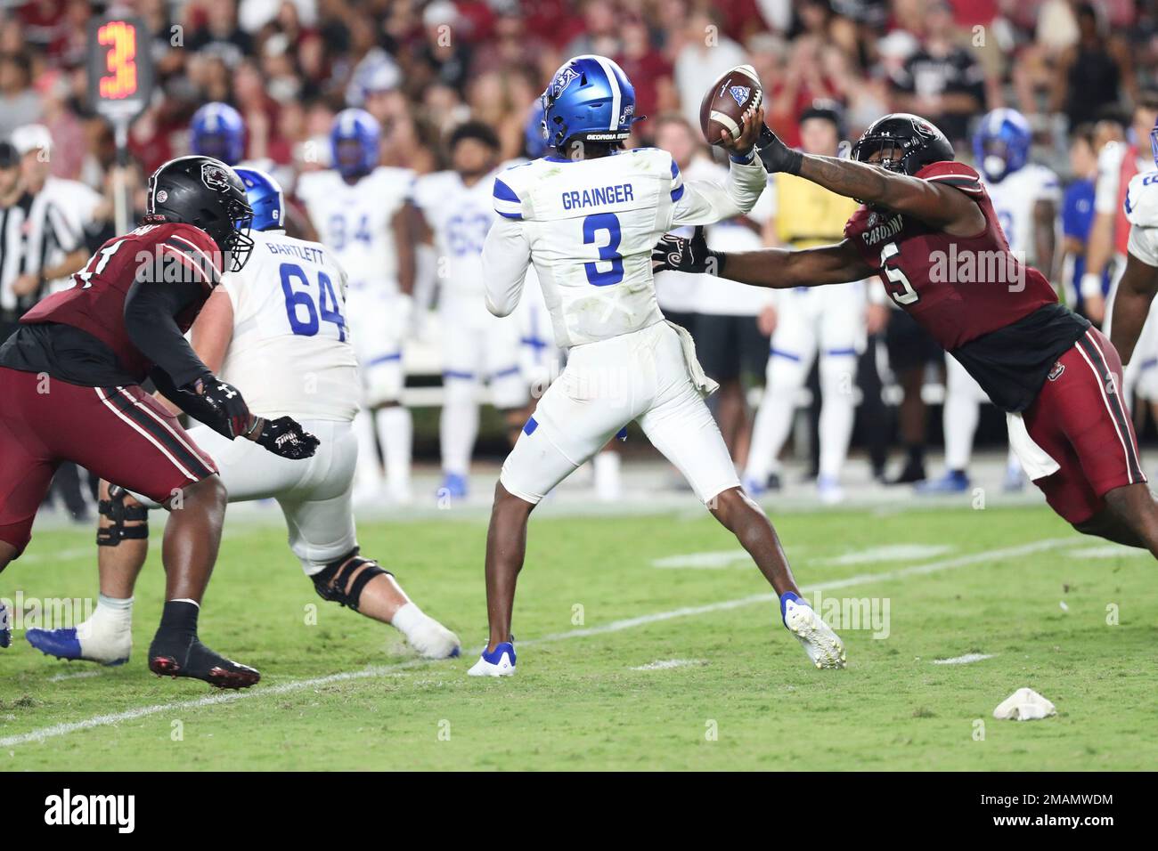 South Carolina linebacker Jordan Burch (5) gets his and on the throwing ...