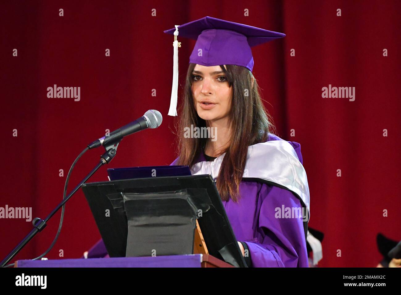 Author and supermodel Emily Ratajkowski delivers the commencement ...