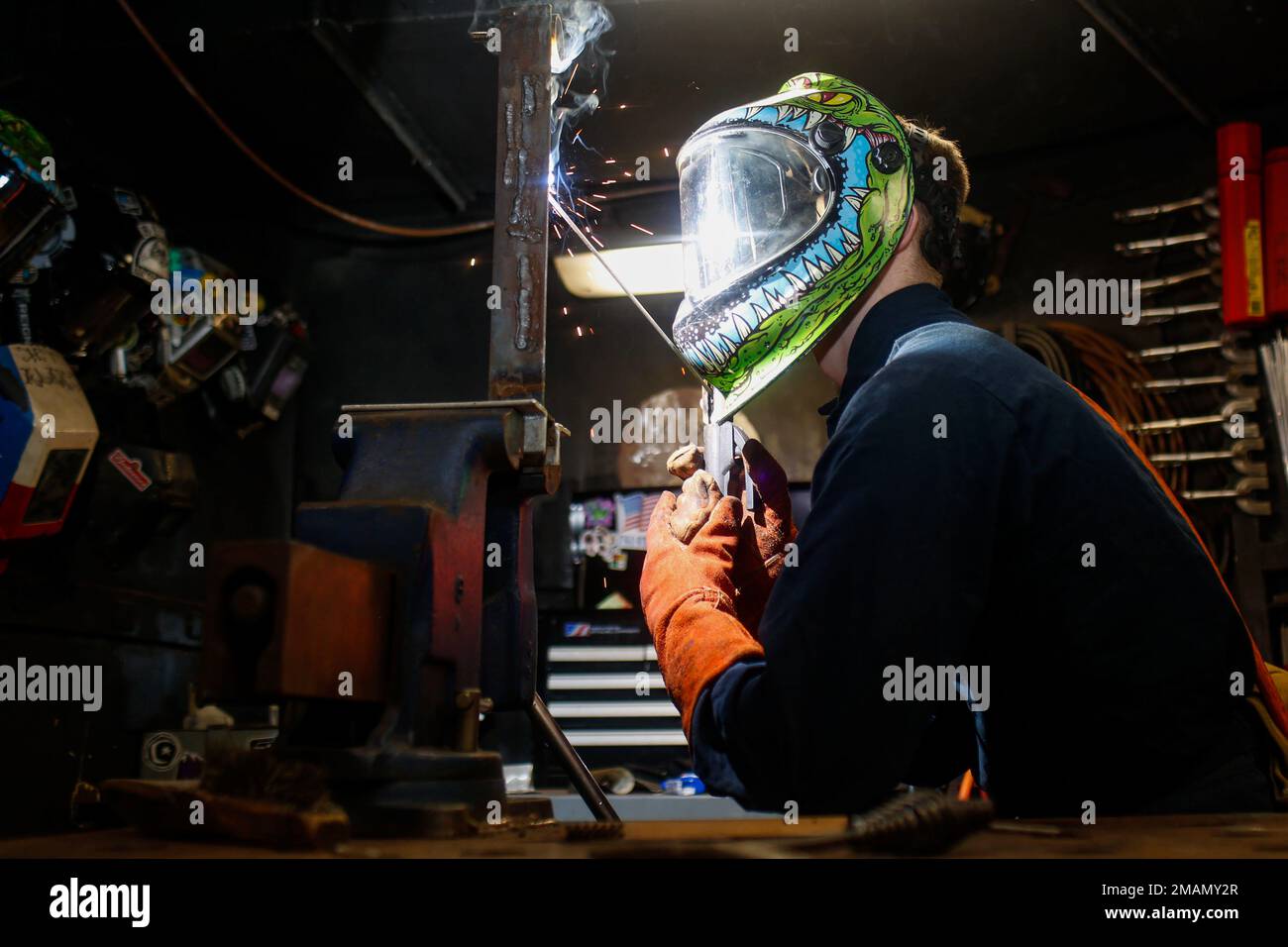 PHILIPPINE SEA (May 31, 2022) Hull Maintenance Technician Fireman Ryan ...
