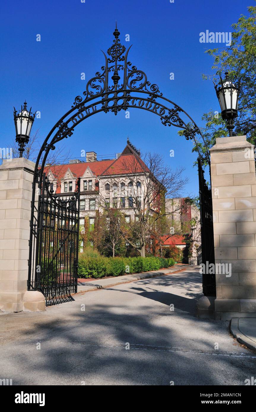 Chicago, Illinois, USA. Cobb Gate at the southern end of Hull Court on ...