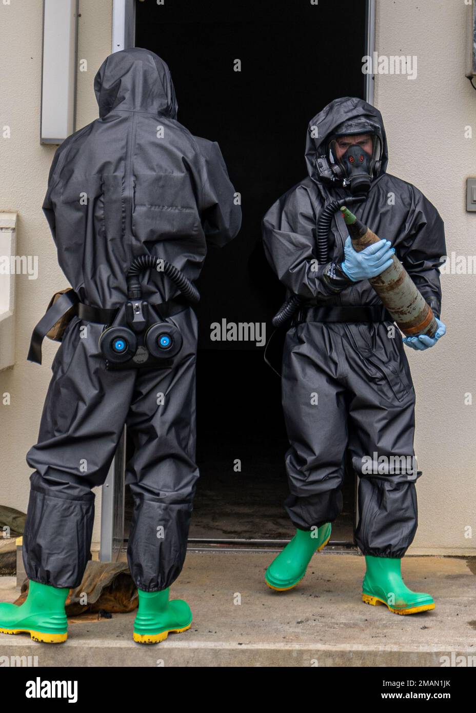 U.S. Marine explosive ordnance disposal (EOD) technicians, Combat ...