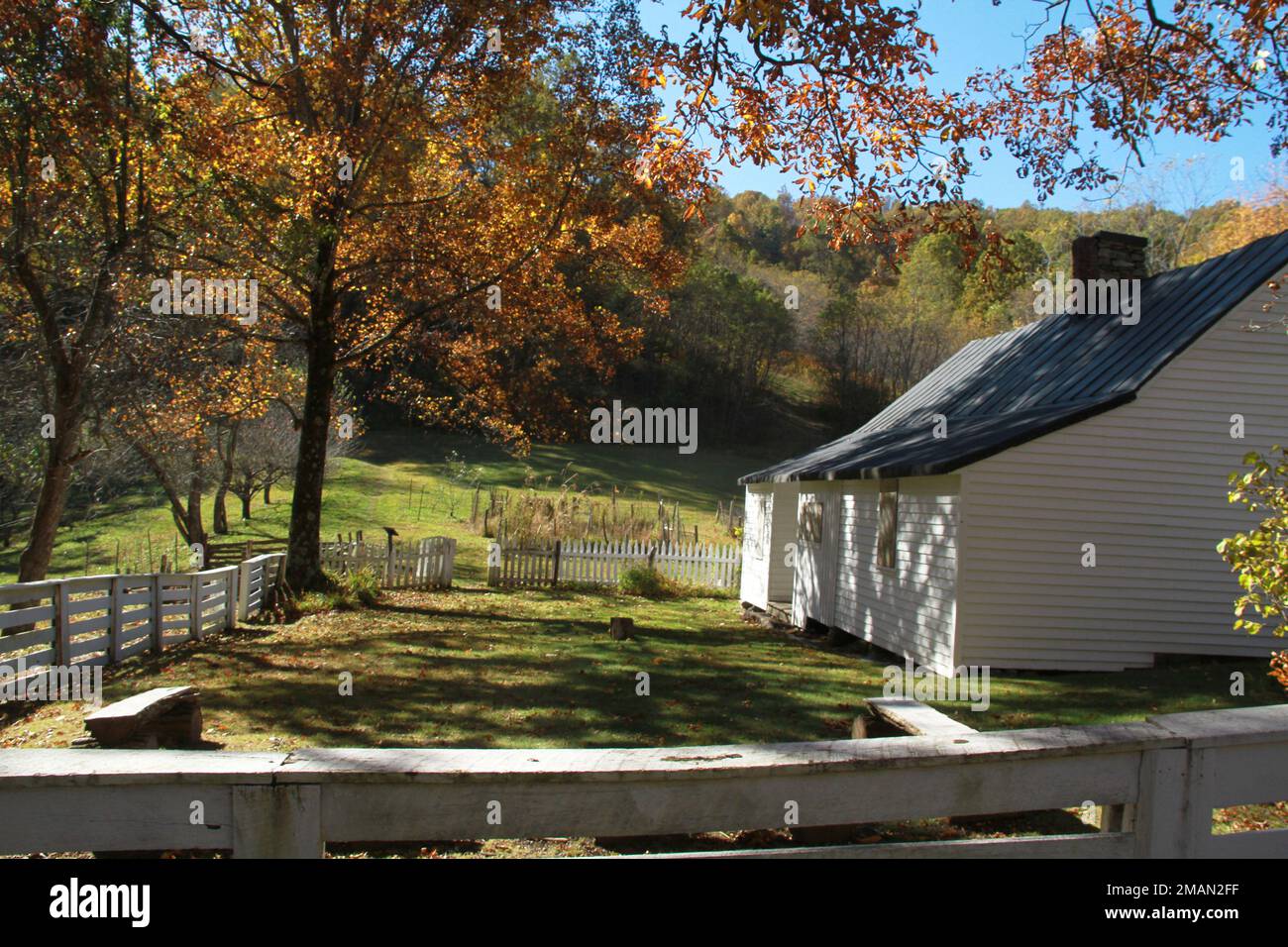 Historical wooden farm house hi-res stock photography and images - Alamy