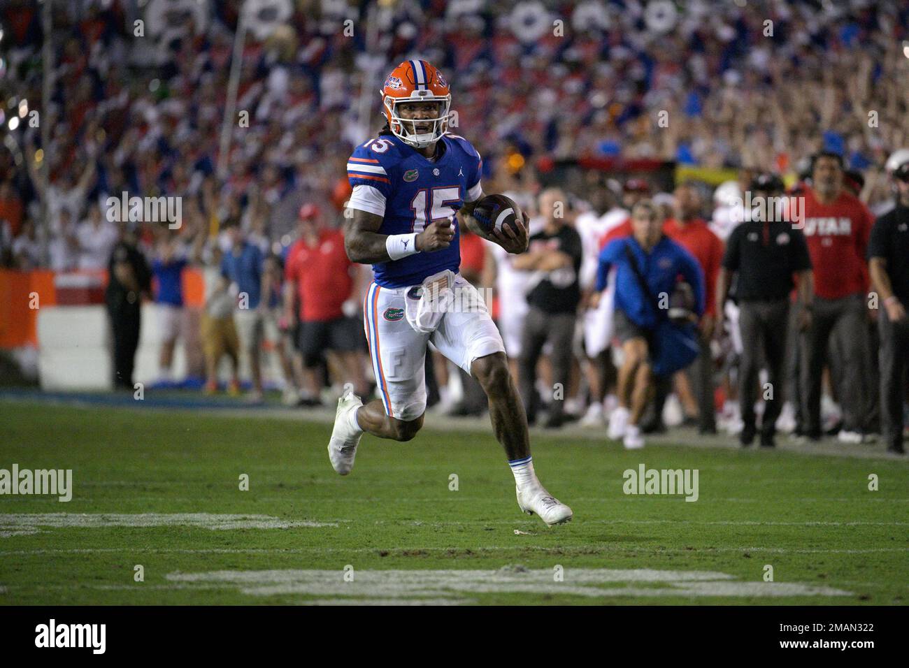 Florida quarterback Anthony Richardson (15) rushes for a 45-yard ...
