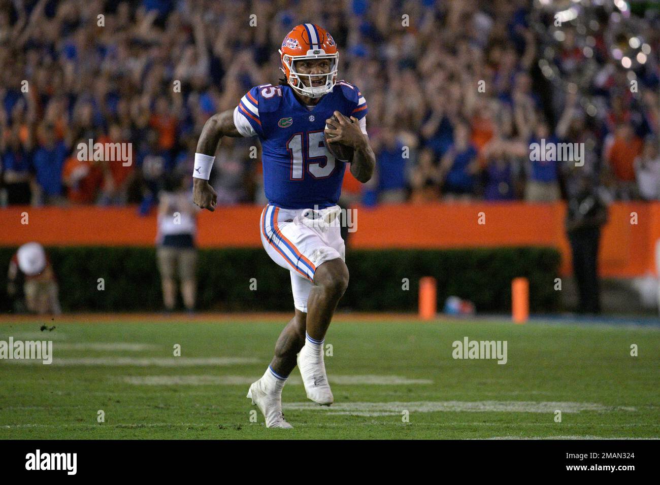 Florida quarterback Anthony Richardson (15) rushes for a 45-yard ...