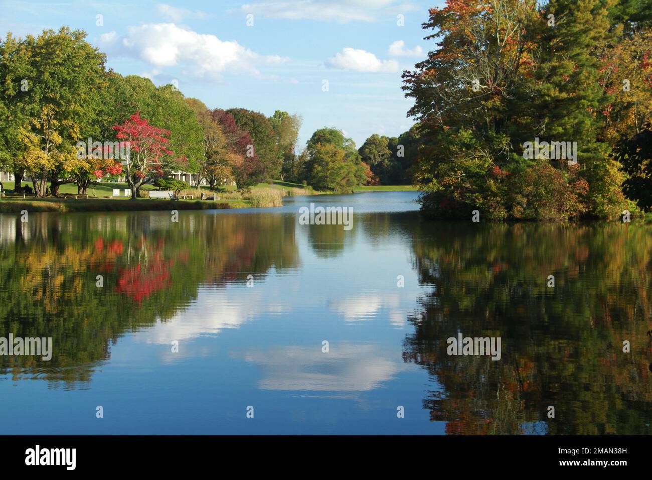 Blue Ridge Parkway, Virginia, USA. View of Abbott Lake in a beautiful ...