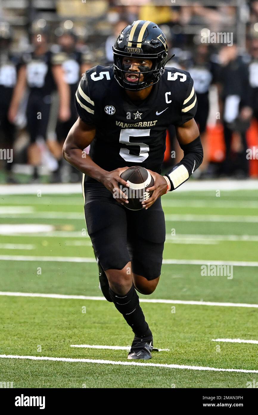 Vanderbilt quarterback Mike Wright (5) plays against Elon in the first ...