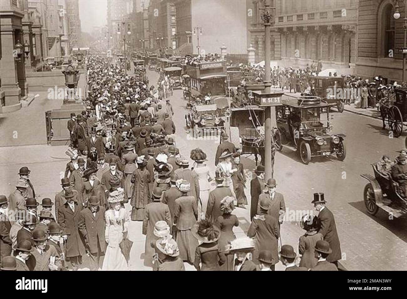 Easter Parade on Fifth Avenue, New York 1900 Stock Photo - Alamy