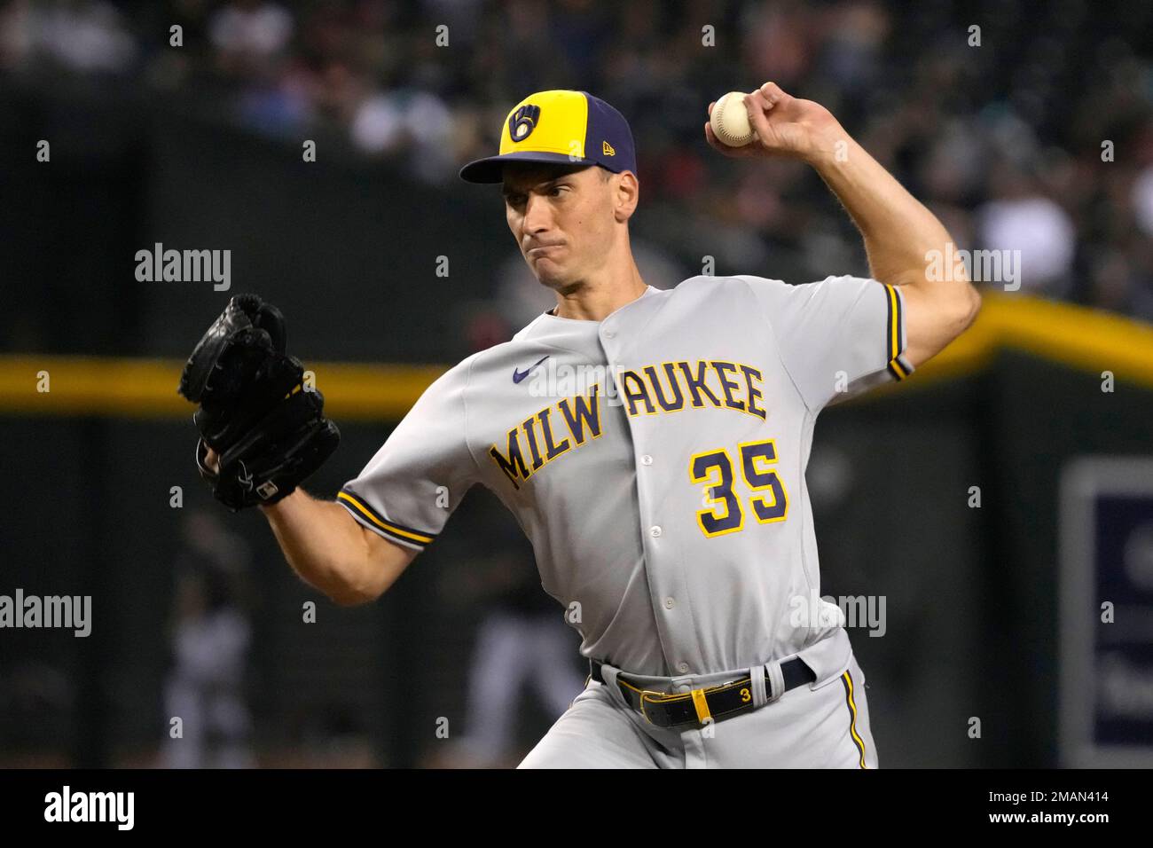 Milwaukee Brewers relief pitcher Brent Suter (35) in the first inning ...