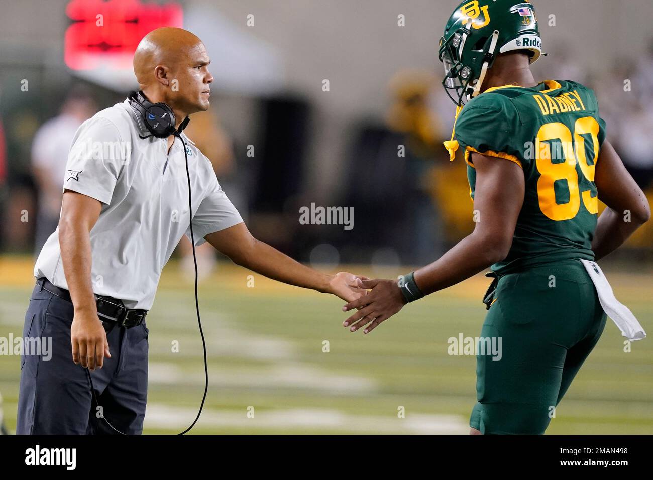 Baylor head coach Dave Aranda reached out to tight end Drake Dabney (89 ...