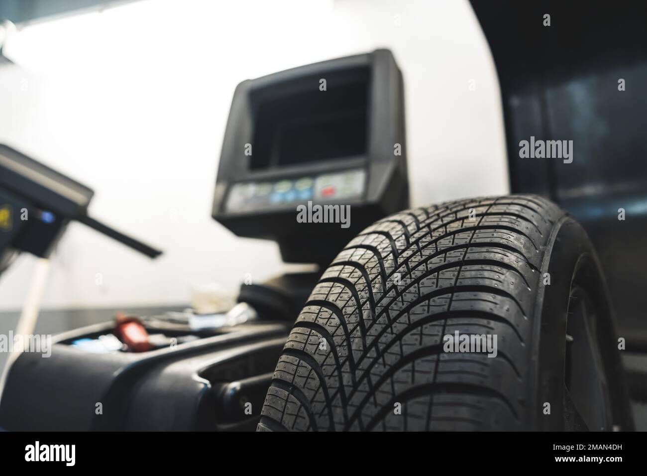 Car wheel balancing hi-res stock photography and images - Alamy