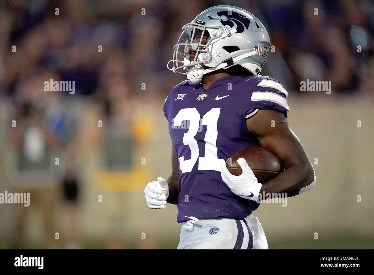 Kansas State running back DJ Giddens runs for a touchdown during the ...