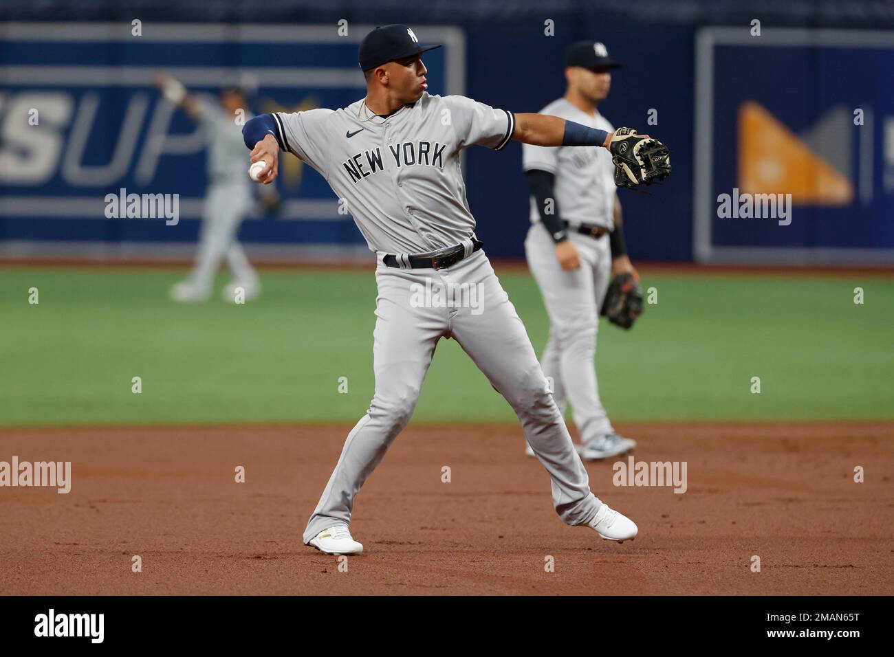 New York Yankees shortstop Oswald Peraza warms up before the bottom of ...