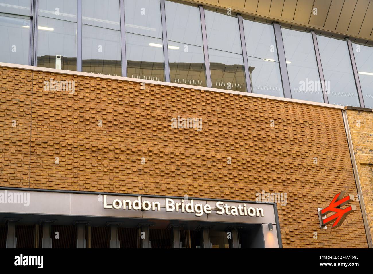 London Bridge Station, London / UK: The entrance to London Bridge ...