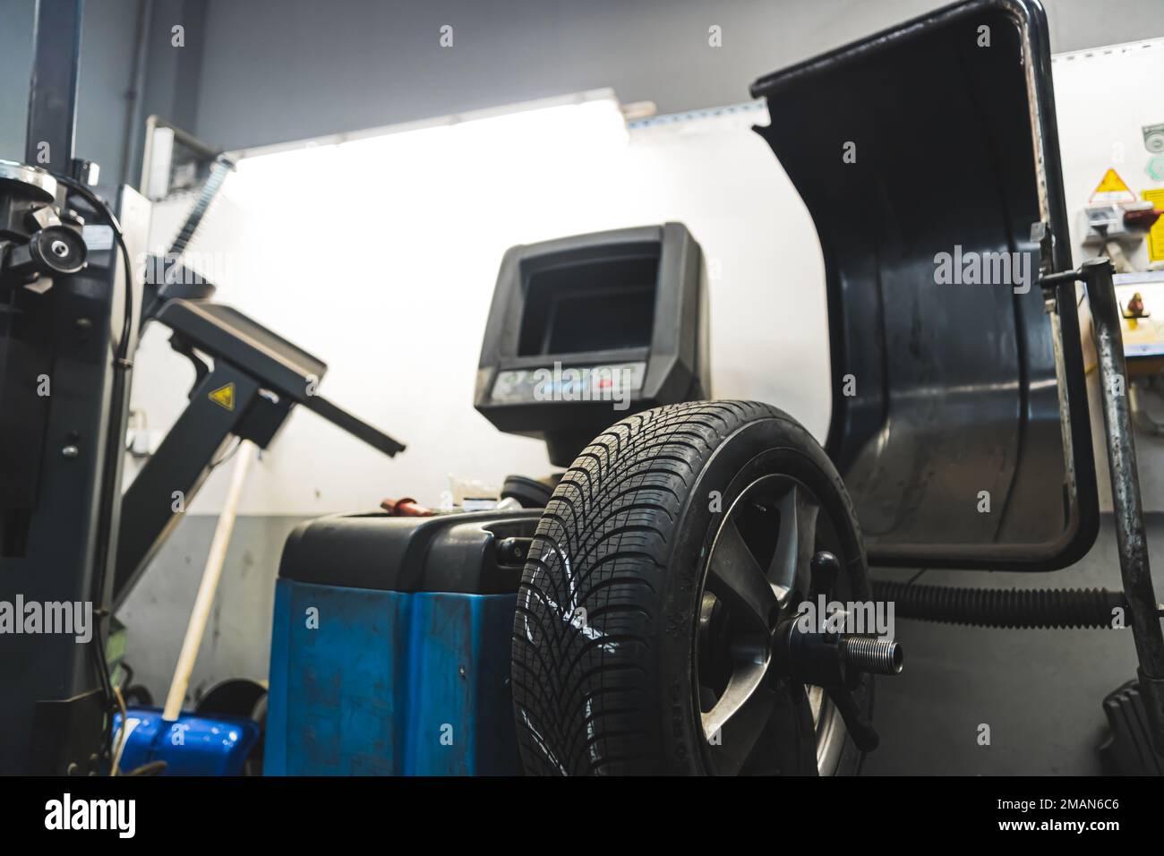 Car wheel balancing hi-res stock photography and images - Alamy