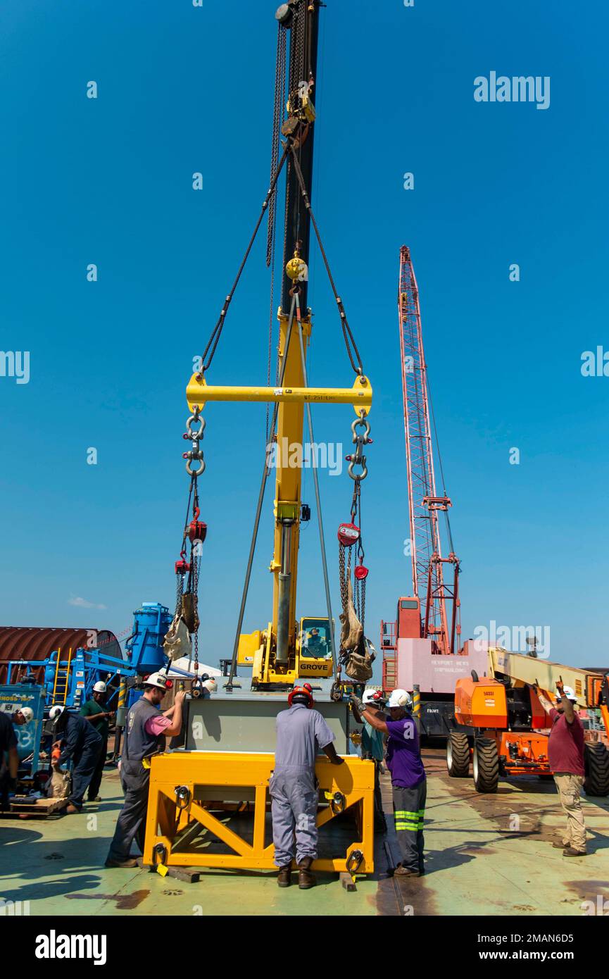 220531-N-NC372-199 Members from HII’s Newport News Shipbuilding (NNS ...