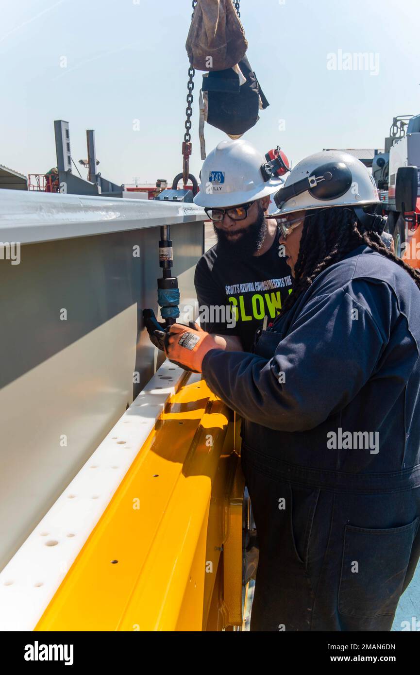 220531-N-NC372-194 Jennetta Gilchrist and Darin Lilly with HII’s ...