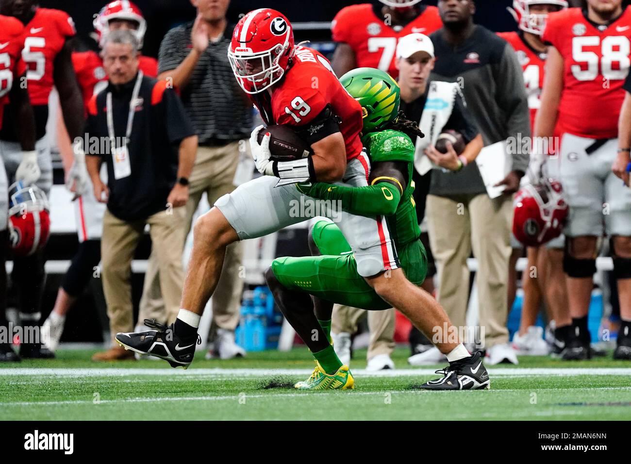 Georgia tight end Brock Bowers (19) struggled for extra yardage after a ...
