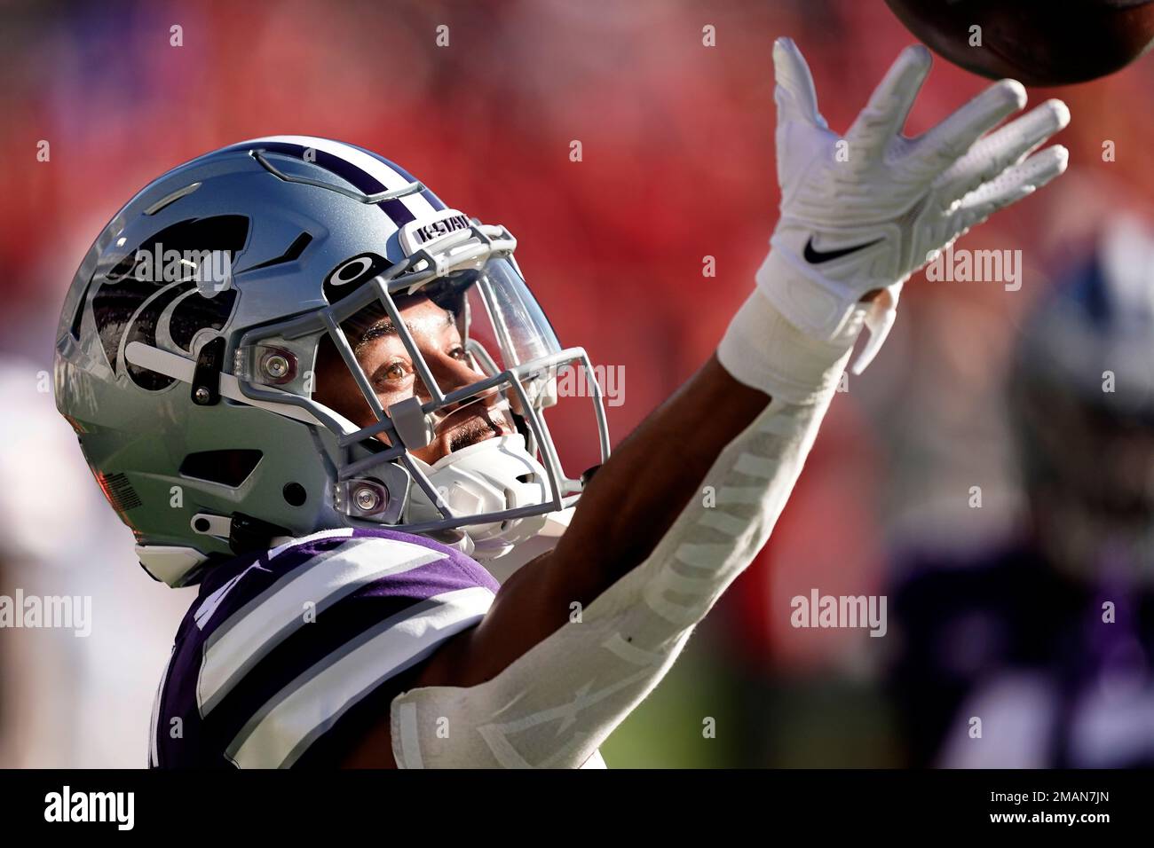 Kansas State running back Deuce Vaughn catches a pass during practice ...