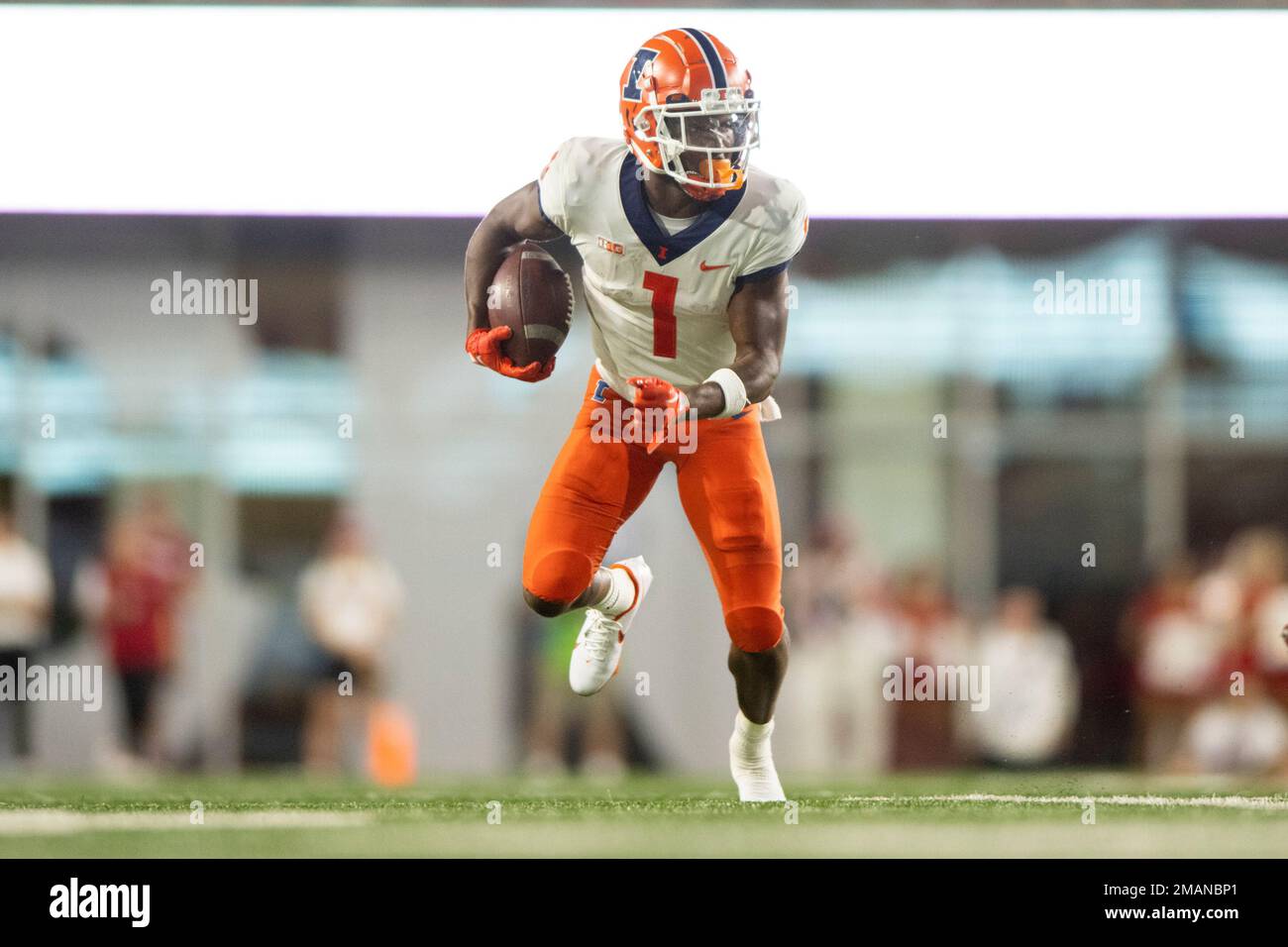 Illinois wide receiver Isaiah Williams (1) during an NCAA football game ...
