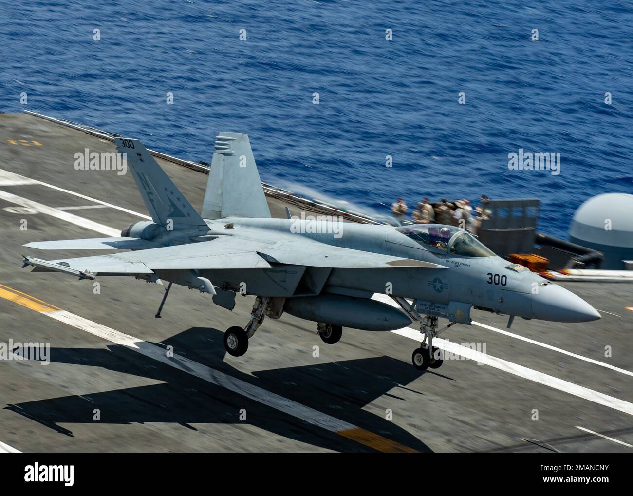 220601-N-YQ181-1355 PHILIPPINE SEA (June 1, 2022) An F/A-18E Super ...