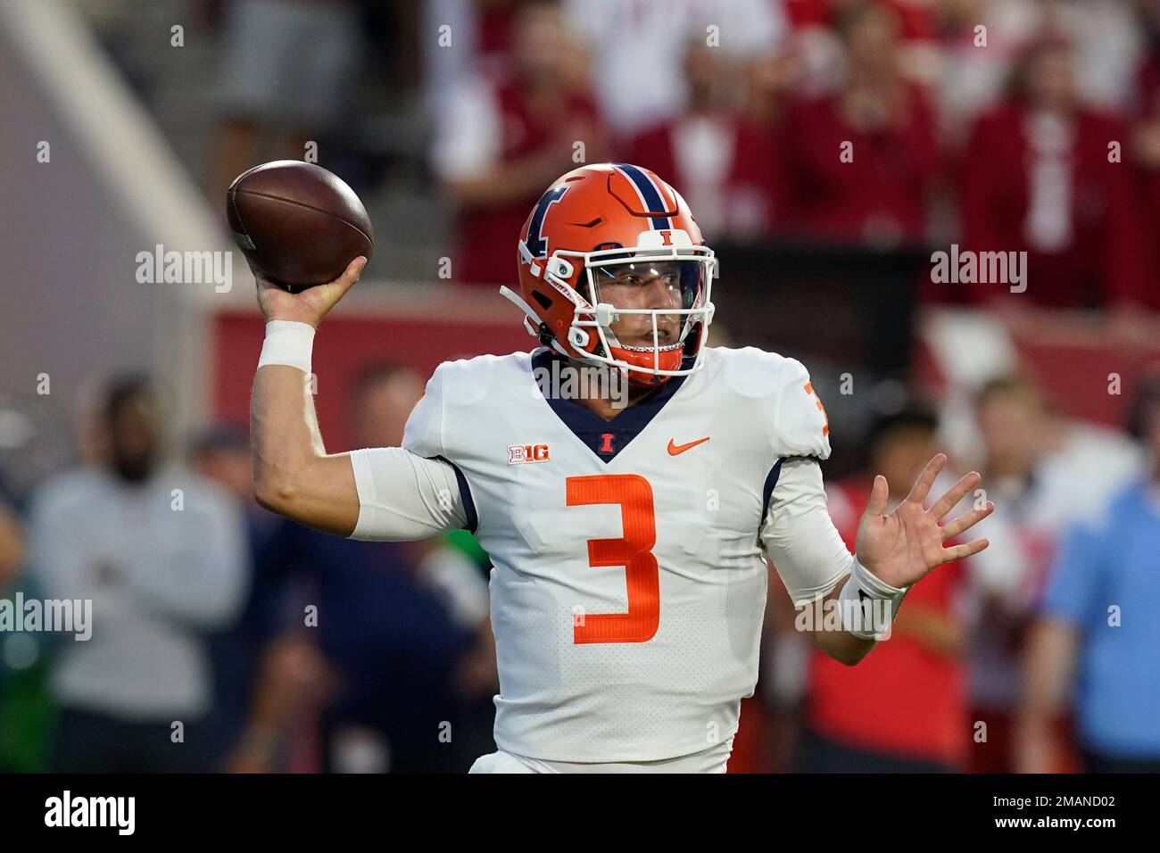 Illinois quarterback Tommy DeVito throws during the first half of the ...