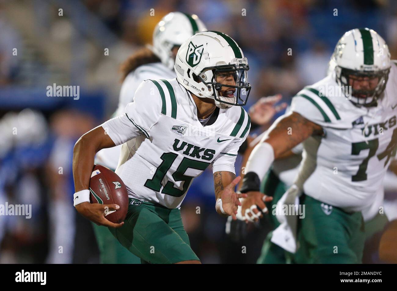 Portland State Vikings quarterback Dante Chachere (15) runs with the ...